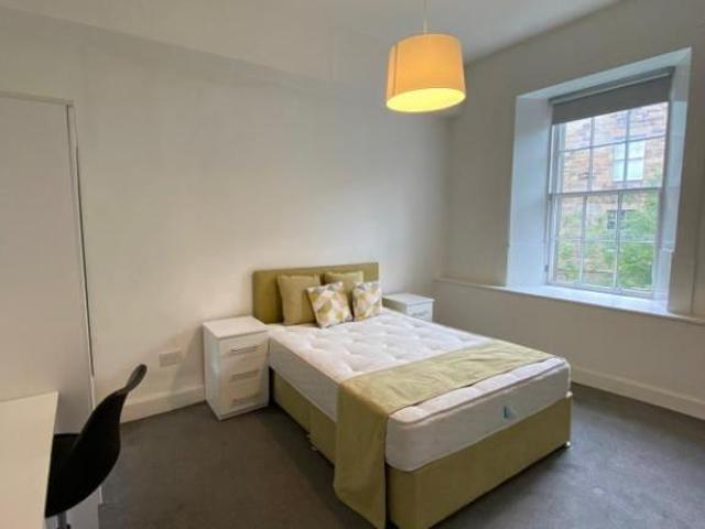 4 bedroom flat to rent