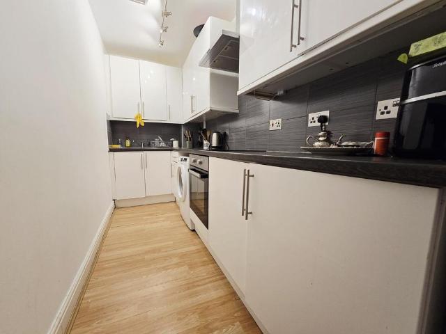 4 bedroom flat to rent