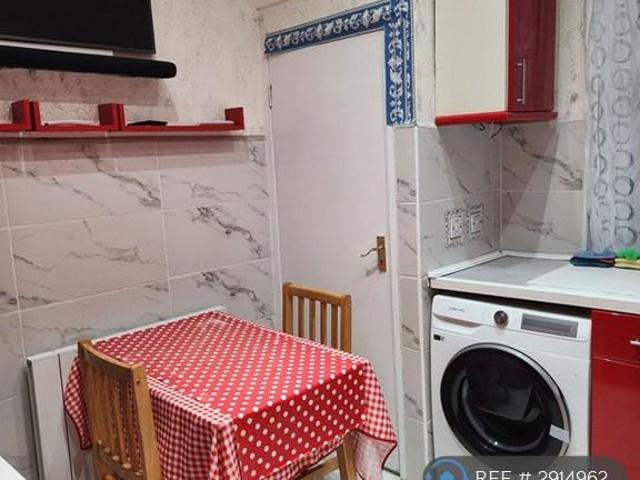 4 bedroom flat to rent