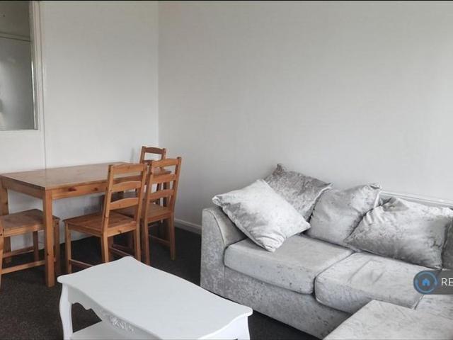 4 bedroom flat to rent