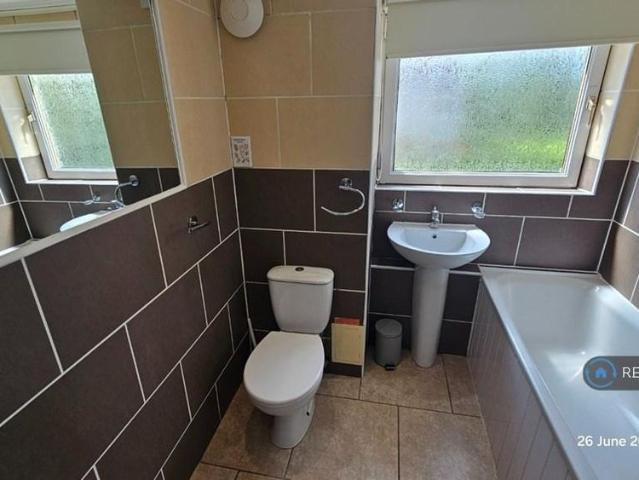 4 bedroom flat to rent