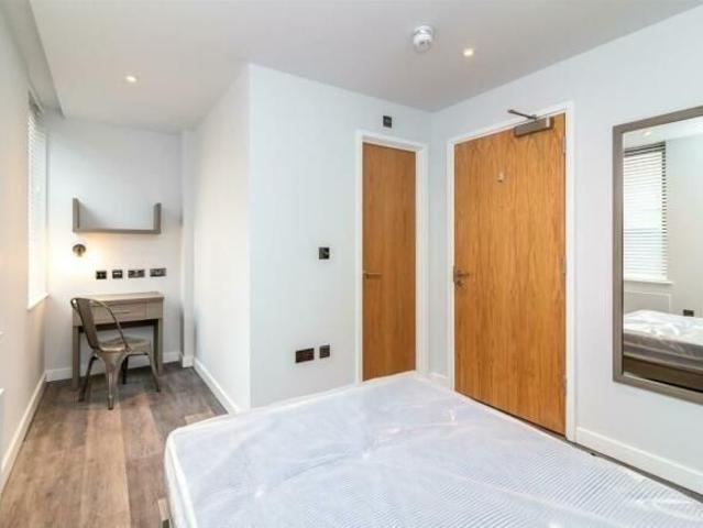 4 bedroom flat to rent