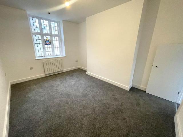 4 bedroom flat to rent