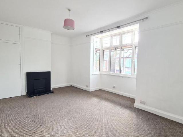4 bedroom flat to rent