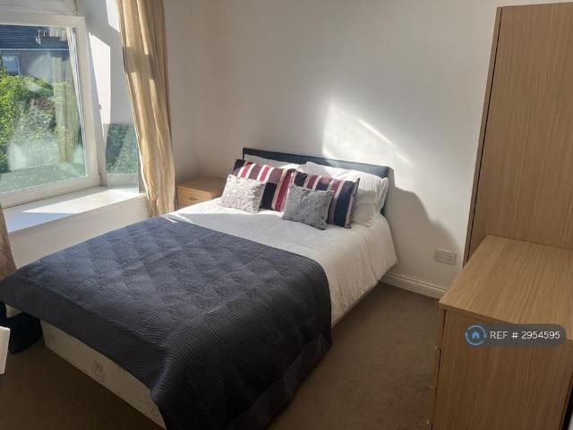 4 bedroom flat to rent