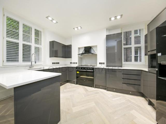 4 bedroom flat to rent