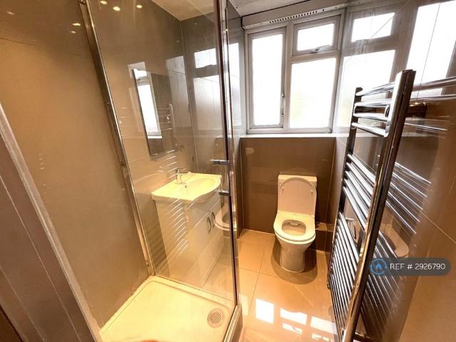 4 bedroom flat to rent