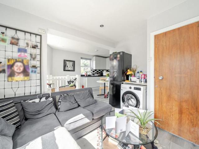 4 bedroom flat to rent
