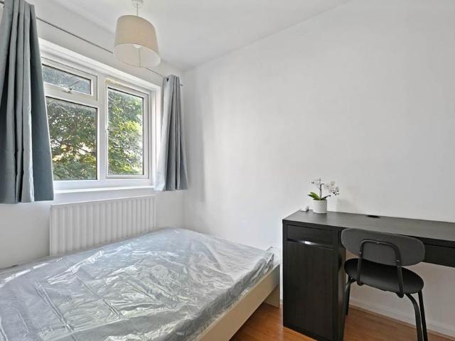 4 bedroom flat to rent