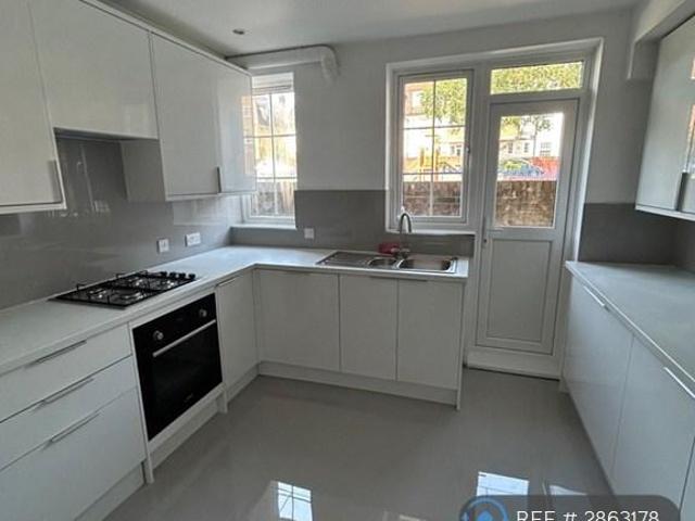 4 bedroom flat to rent