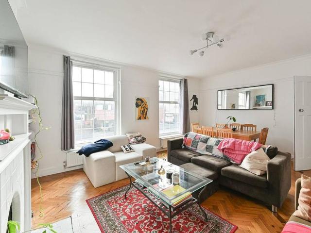 4 bedroom flat to rent