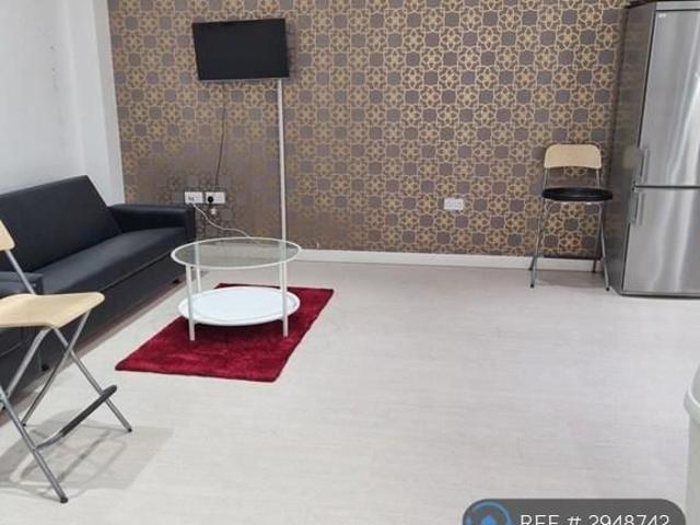 4 bedroom flat to rent