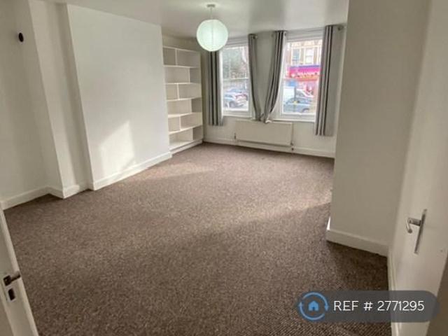 4 bedroom flat to rent