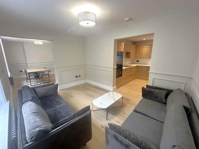 4 bedroom flat to rent