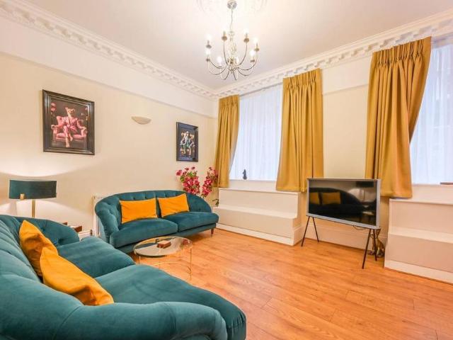 4 bedroom flat to rent