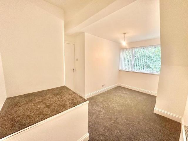 4 bedroom flat to rent