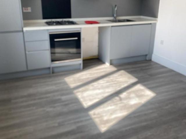 4 bedroom flat to rent