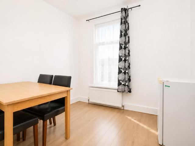 4 bedroom flat to rent
