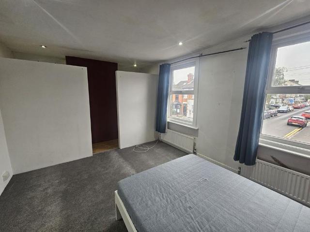 4 bedroom flat to rent