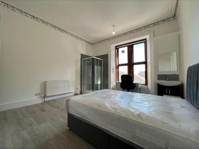 4 bedroom flat to rent