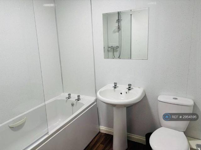 4 bedroom flat to rent