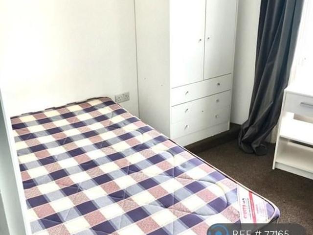 4 bedroom flat to rent