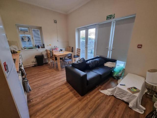 4 bedroom flat to rent