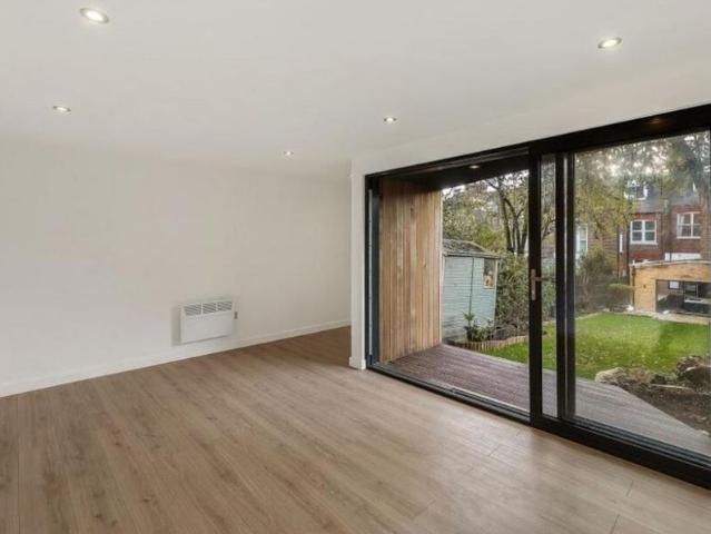 4 bedroom flat to rent