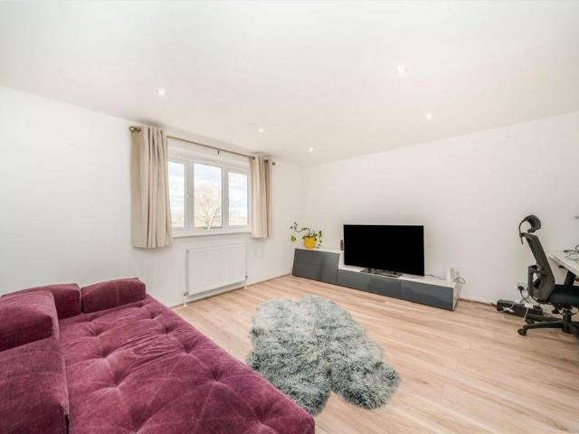 4 bedroom flat to rent