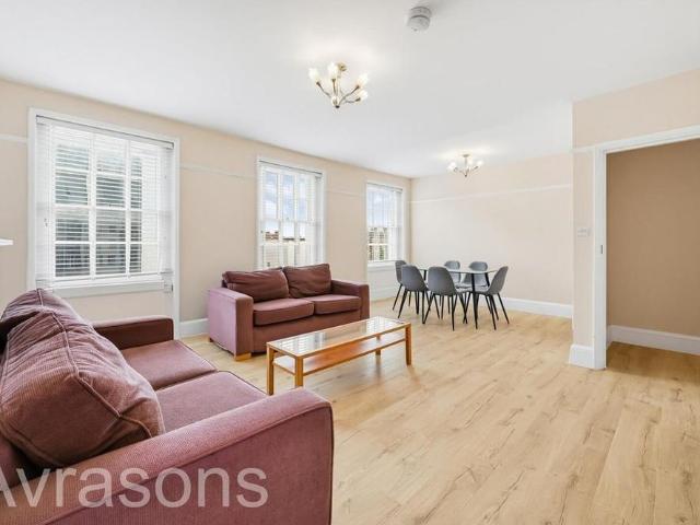 4 bedroom flat to rent
