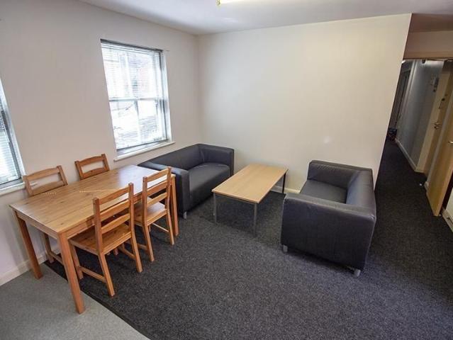 4 bedroom flat to rent