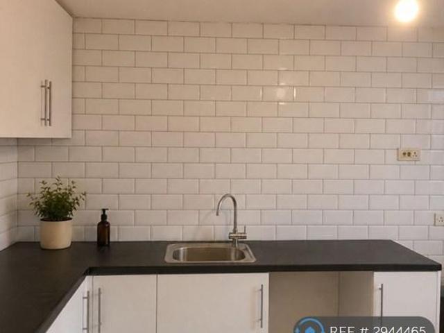 4 bedroom flat to rent