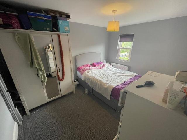 4 bedroom flat to rent