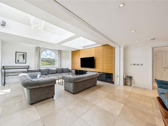 4 bedroom flat to rent