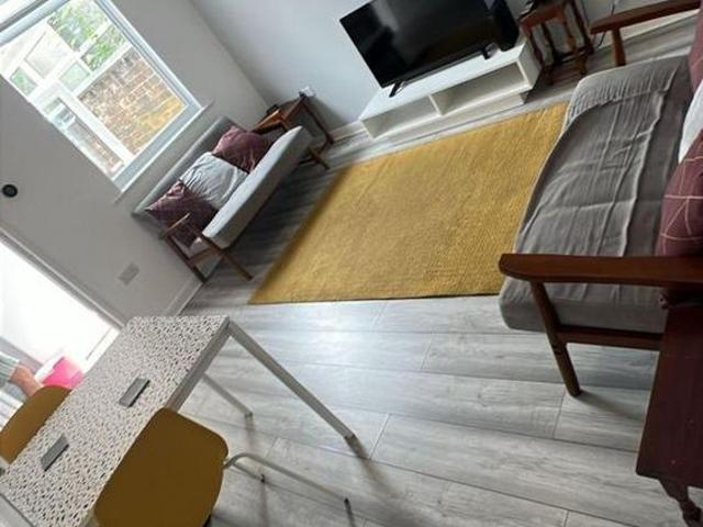 4 bedroom flat to rent