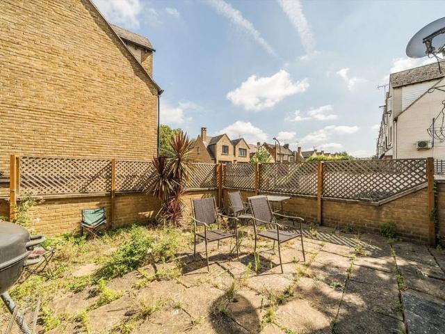 4 bedroom flat to rent