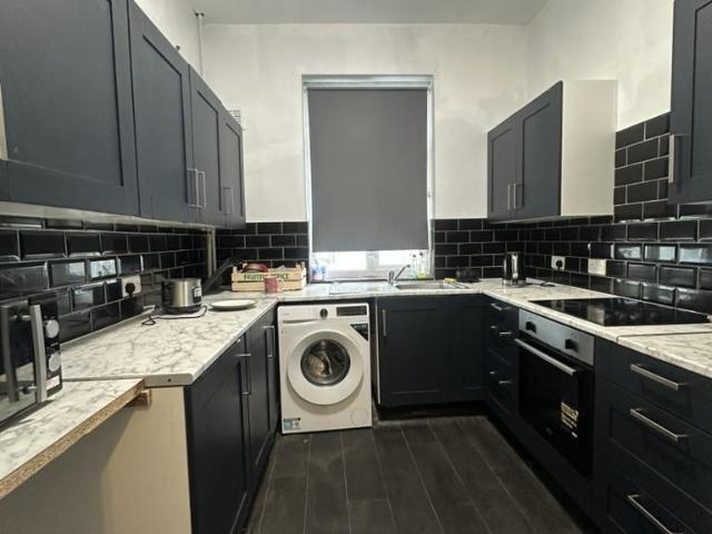 4 bedroom flat to rent