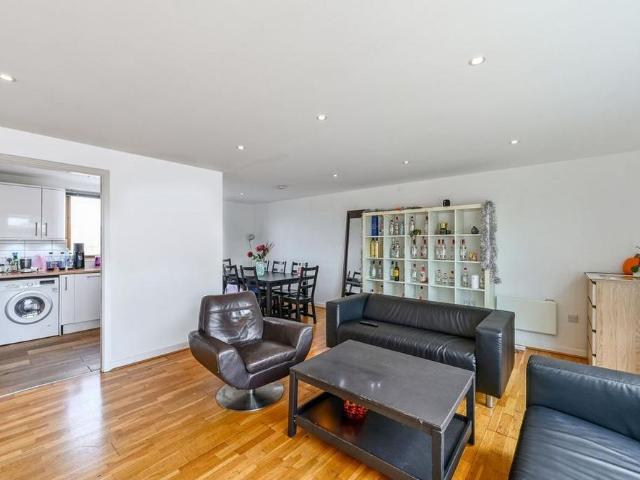 4 bedroom flat to rent