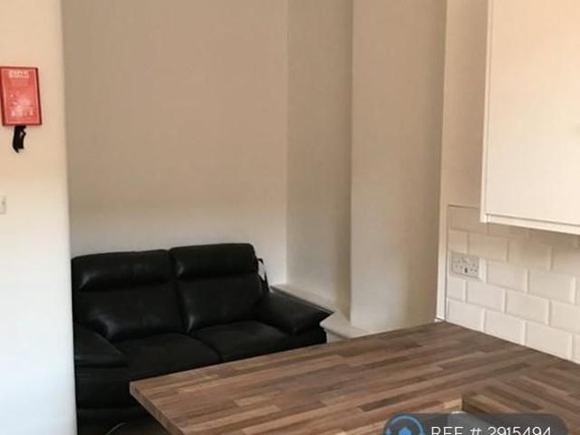 4 bedroom flat to rent