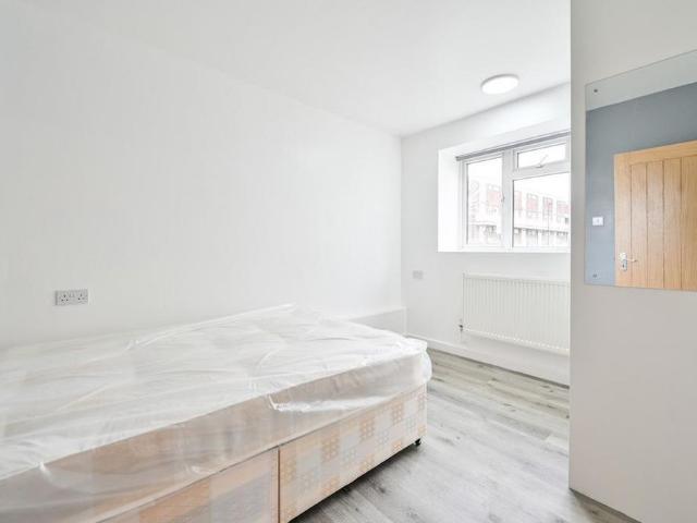 4 bedroom flat to rent