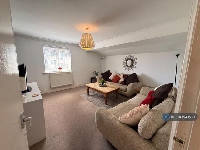 4 bedroom flat to rent