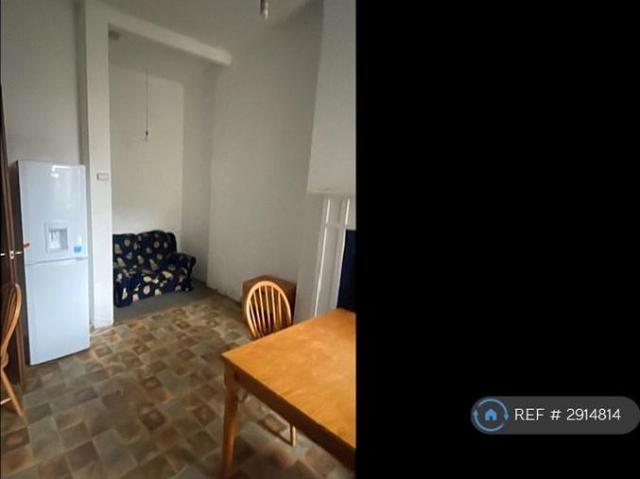 4 bedroom flat to rent