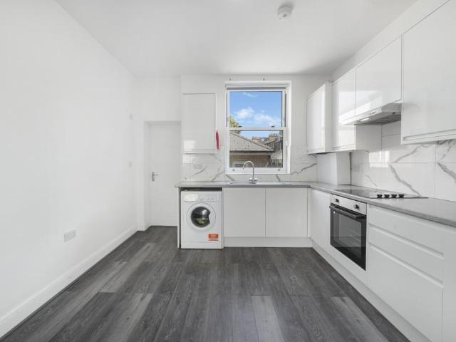 4 bedroom flat to rent