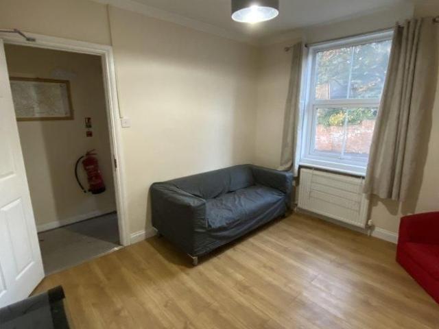 4 bedroom flat to rent