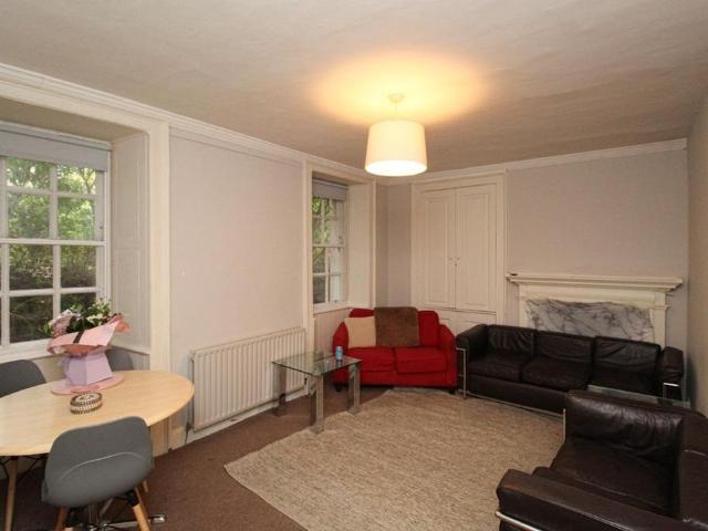 4 bedroom flat to rent