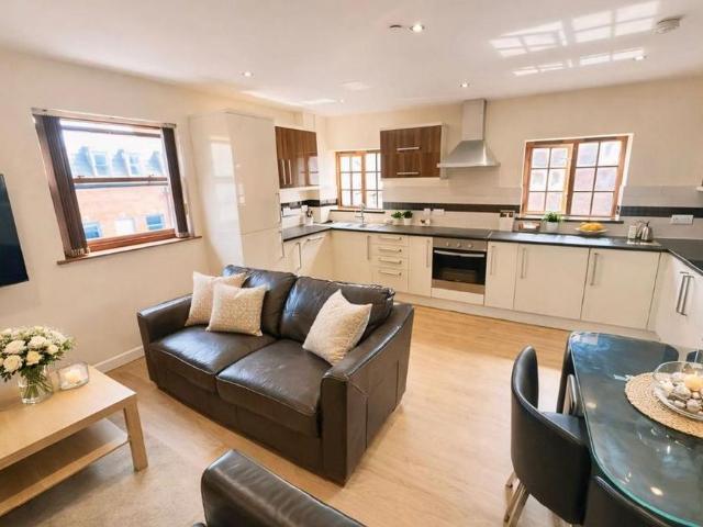 4 bedroom flat to rent
