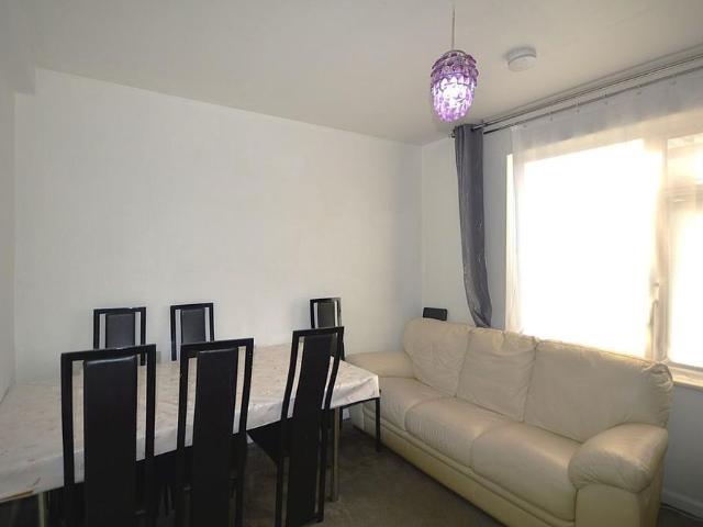 4 bedroom flat to rent