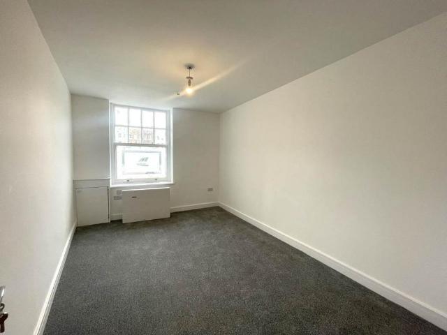 4 bedroom flat to rent