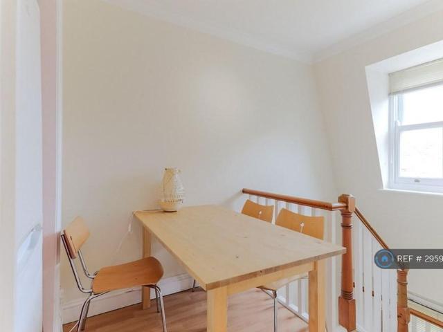 4 bedroom flat to rent