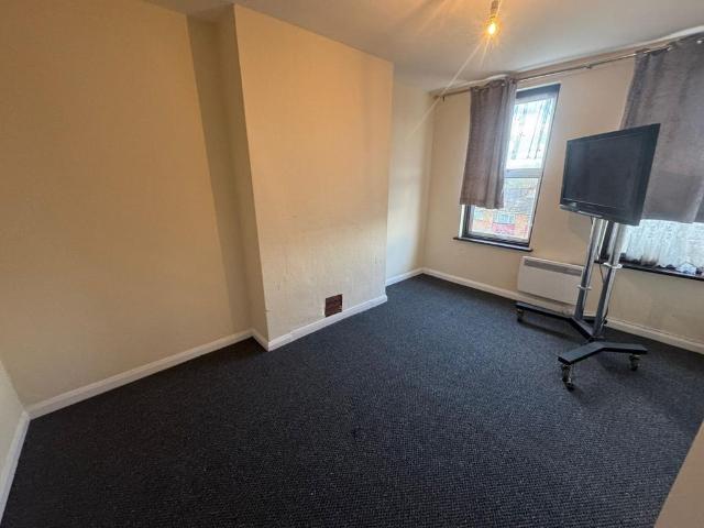 4 bedroom flat to rent